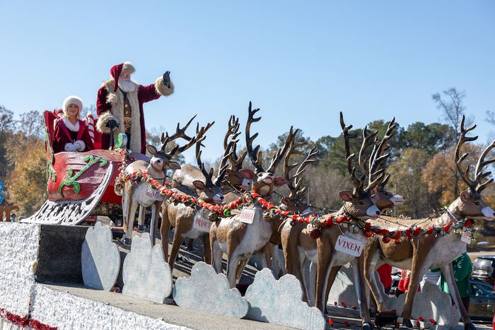 Community spreads Christmas cheer at Chelsea's 26th Christmas parade