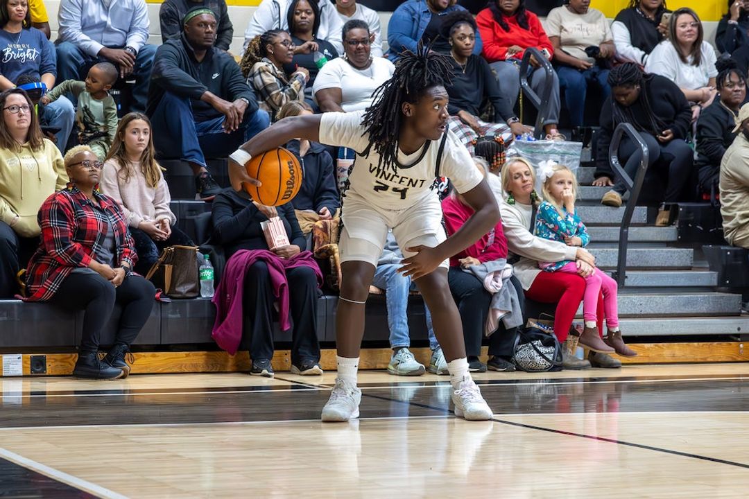 Vincent remains atop area after tight win over Horseshoe Bend