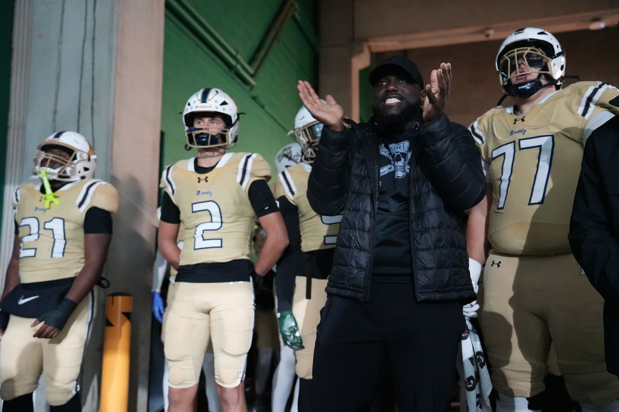 Fulfilling the prophecy: Moody runs over Vigor as Jake Ganus leads Blu...