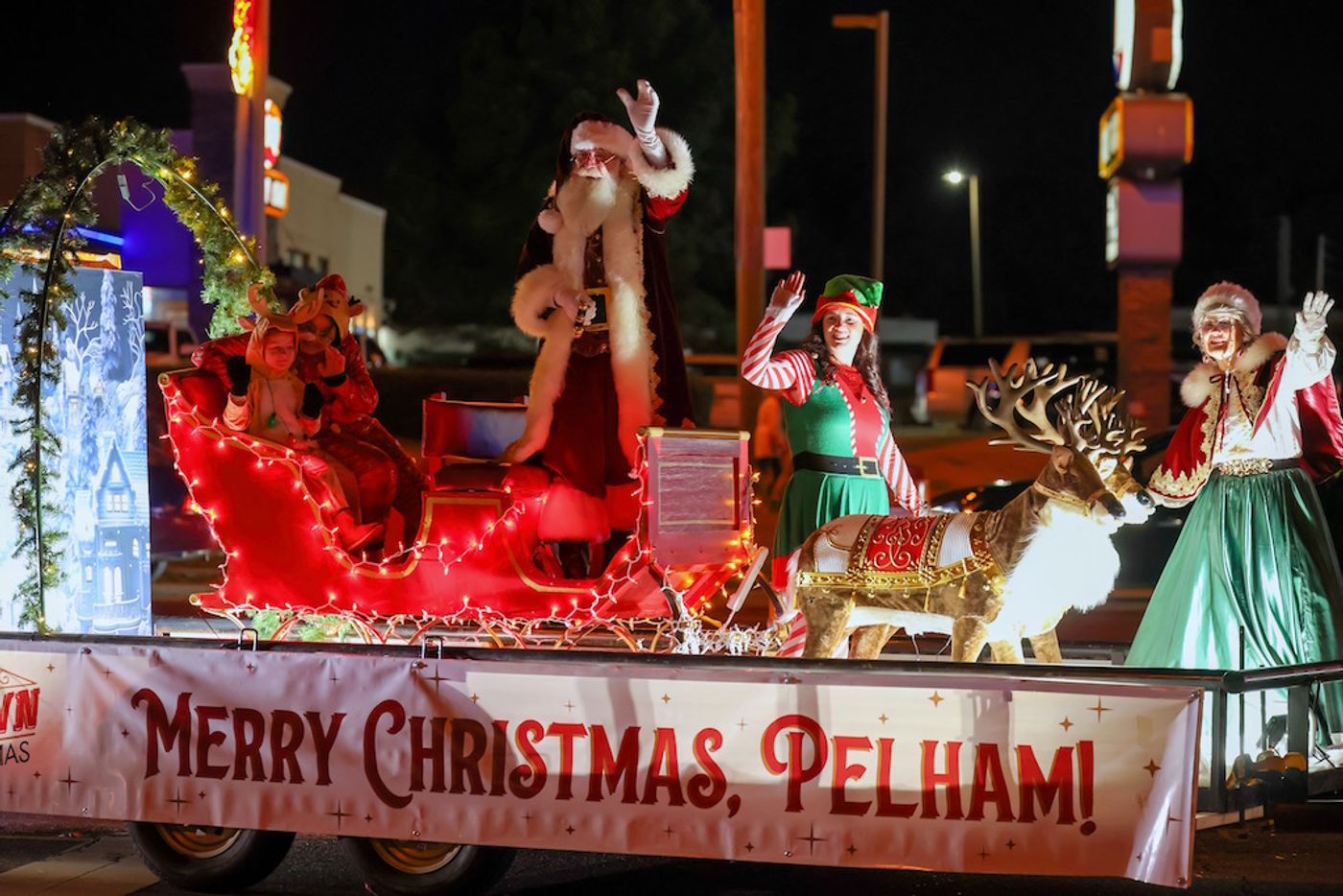Pelham Fire Department continues Christmas Eve Santa Stops t...