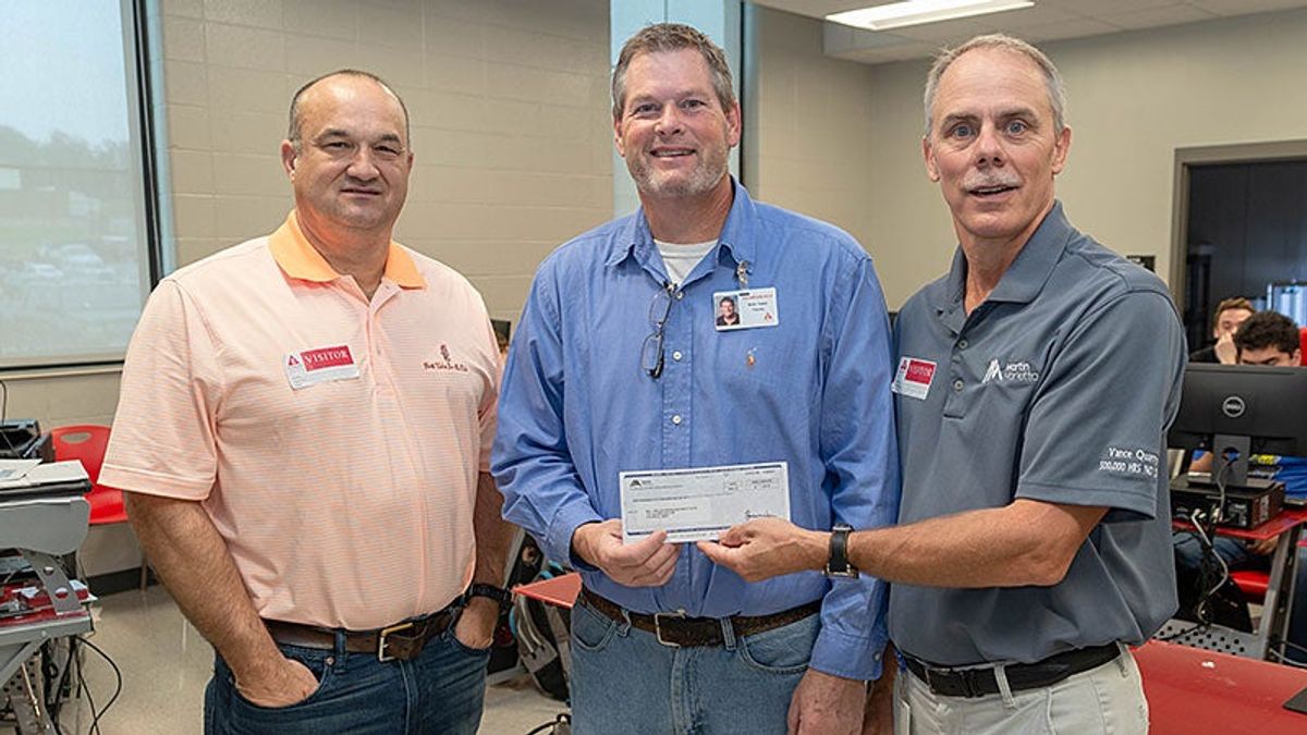 Martin Marietta donates to THS engineering program