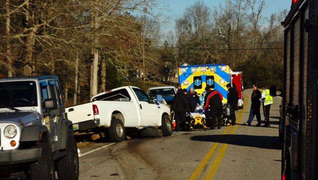 Woman airlifted after wreck on Thompson Road