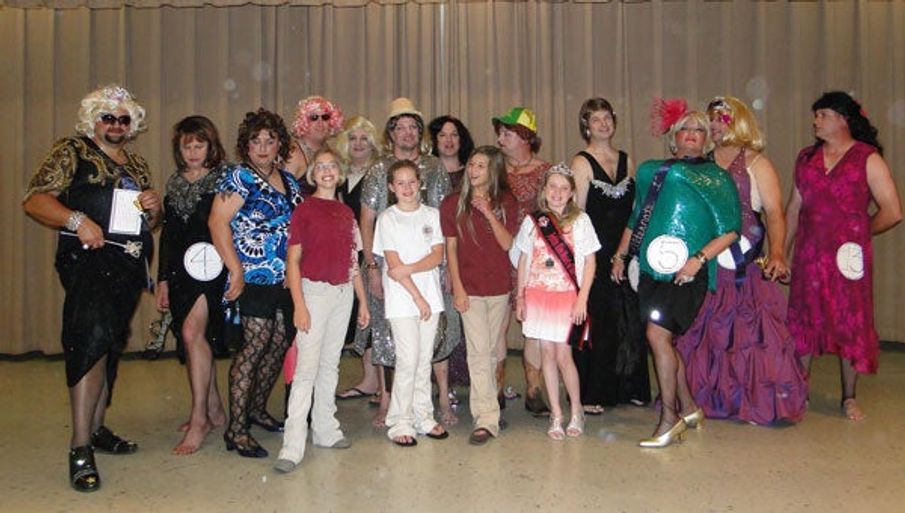 Edwards wins womanless beauty pageant