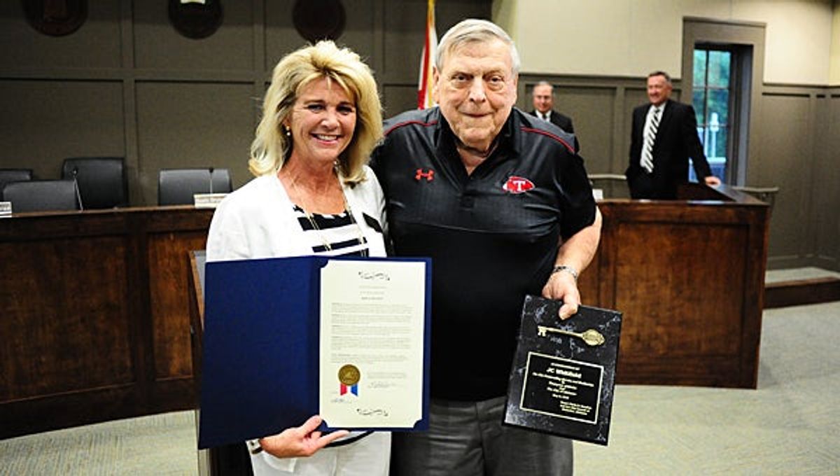 Alabaster presents Whitfield with key to city