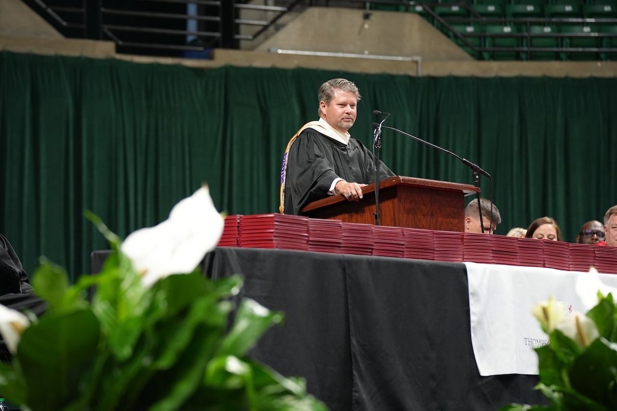 Chris Stewart delivers keynote address at Thompson graduatio...