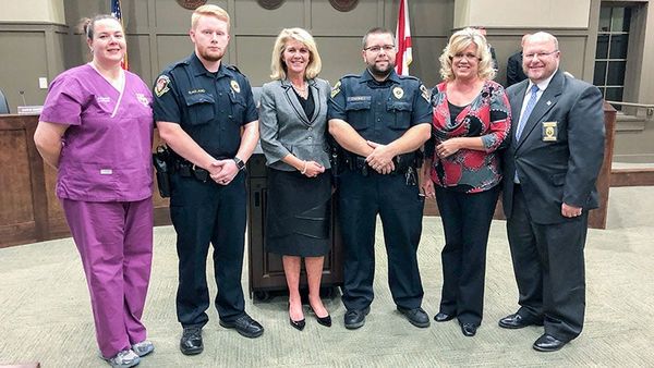 Woman drives 700 miles to thank Alabaster officers