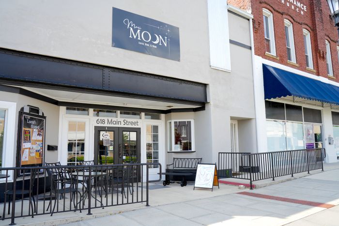 Total eclipse: Meri Moon opens in Montevallo