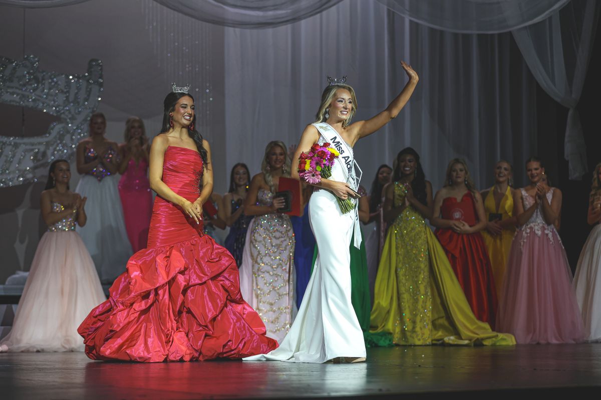 Oak Mountain's Grier Feldman crowned Miss Alabama's Teen 202...