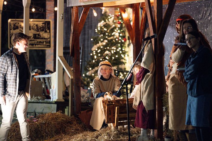 Helena celebrates Christmas with tree lighting, parade