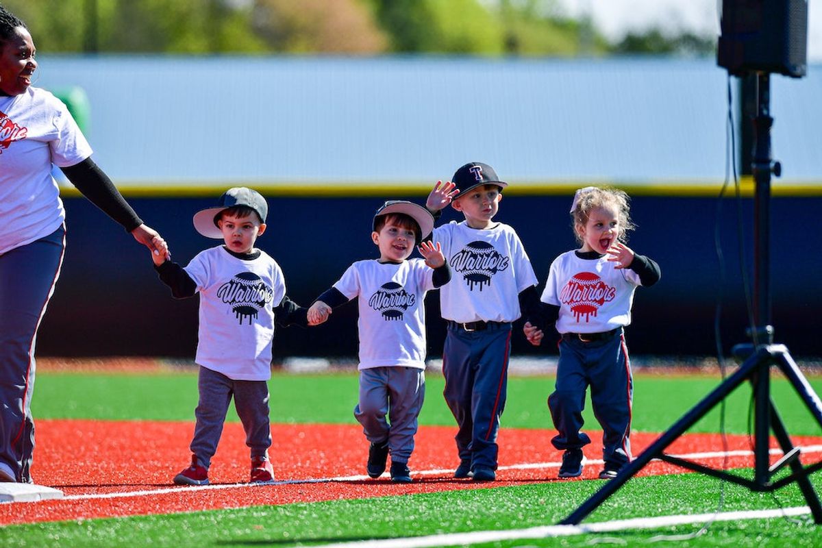 Alabaster enjoys Parade of Teams after start of little-league season