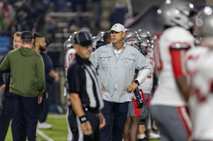 Thompson survives Central-Phenix City on Junior James stop, advances t...