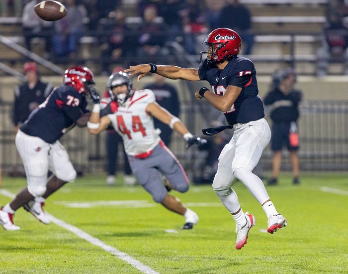 Thompson survives Central-Phenix City on Junior James stop, advances t...