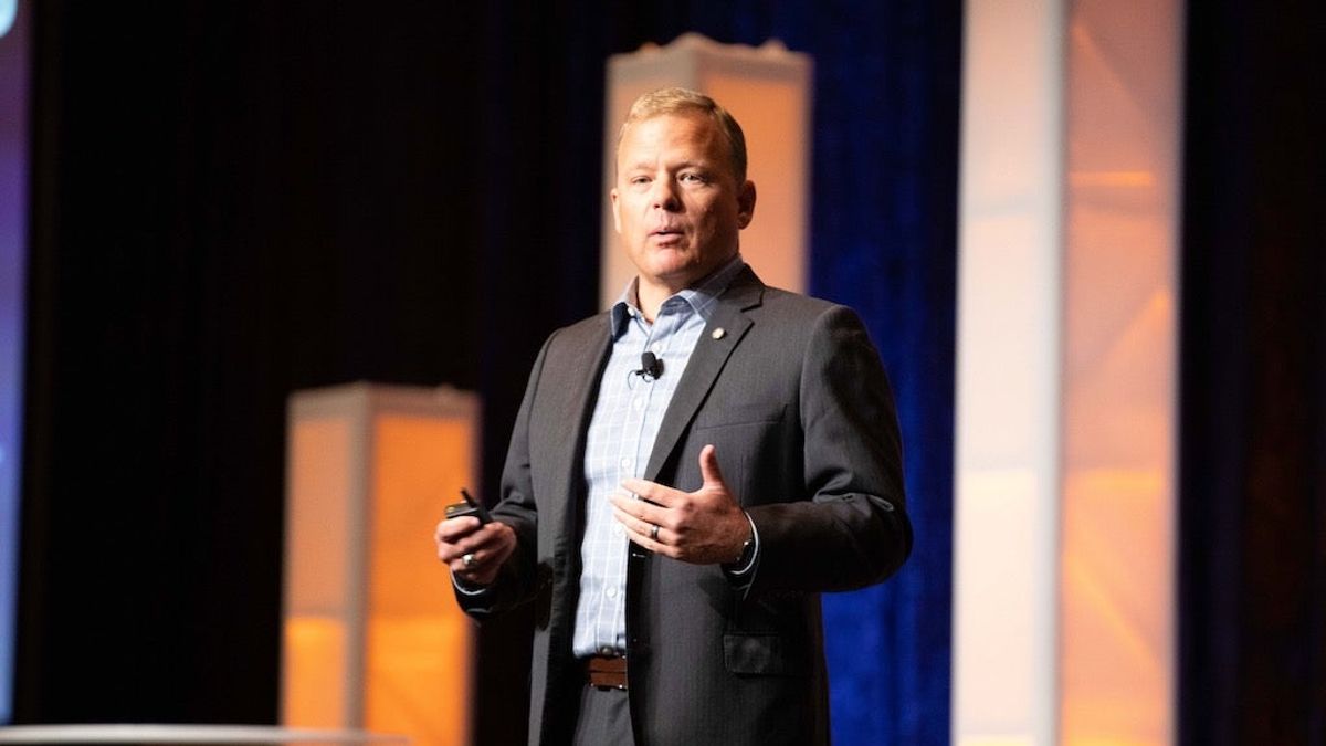 PROFILE: Fight or flight: Chris Stricklin uses plane crash s...