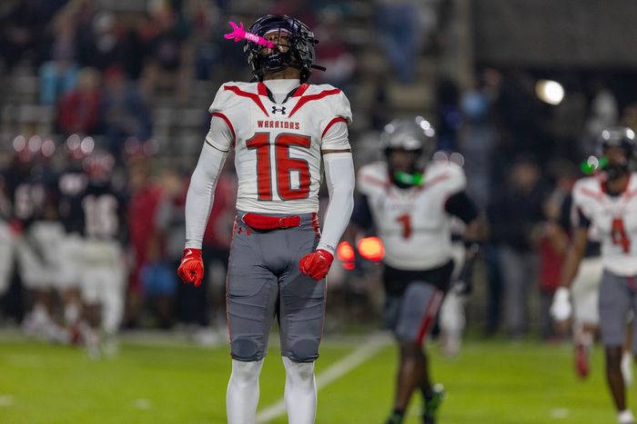 Thompson survives Central-Phenix City on Junior James stop, advances t...