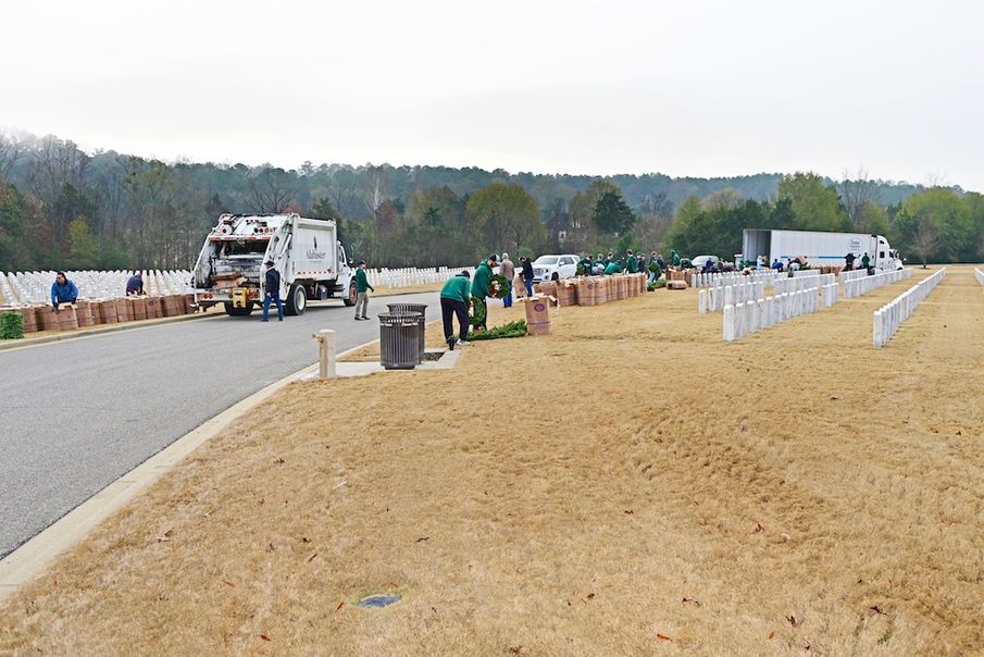 Thousands gather at Alabama National Cemetery for Wreaths Across Ameri...
