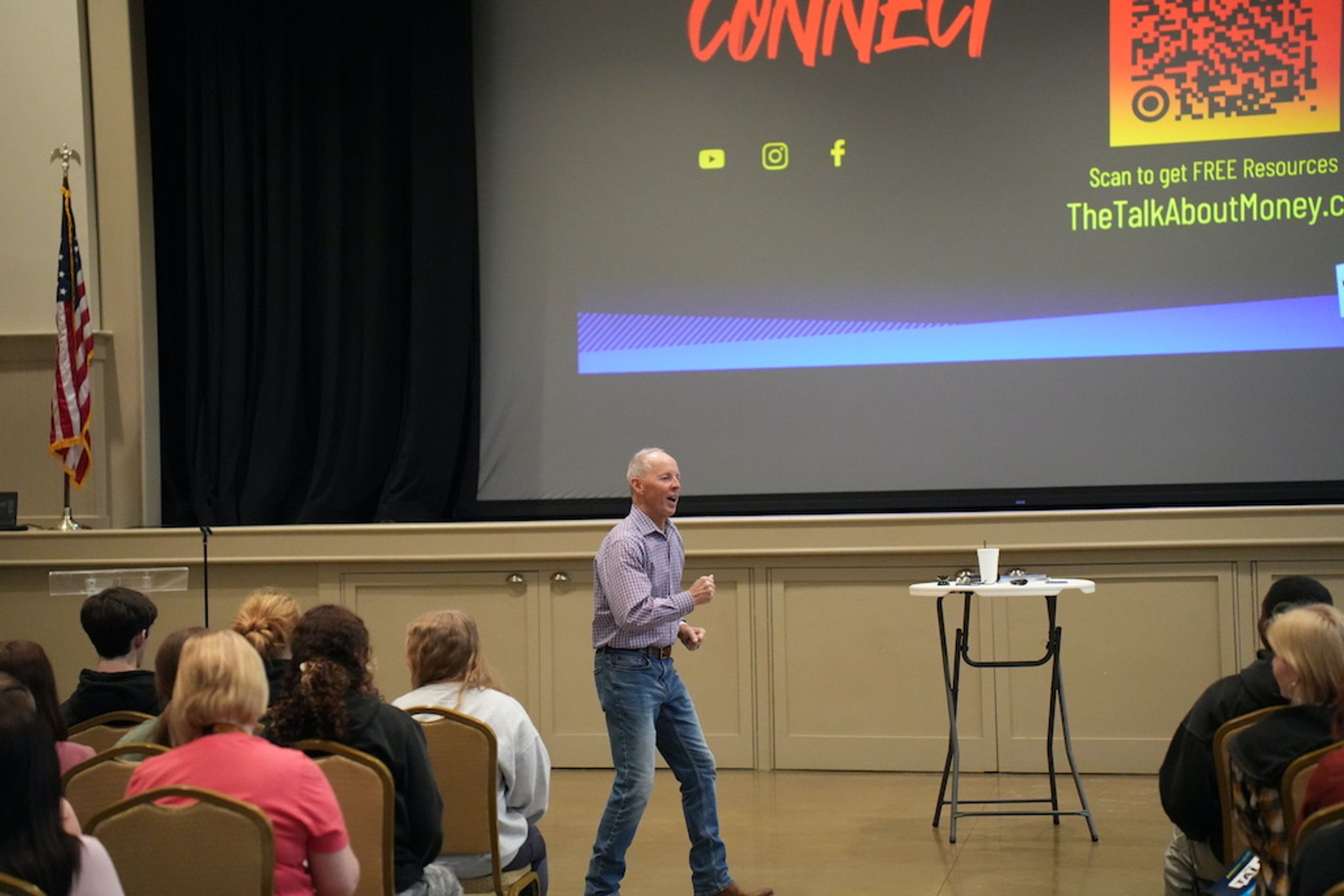 Dale Alexander teaches financial insights to SCS seniors