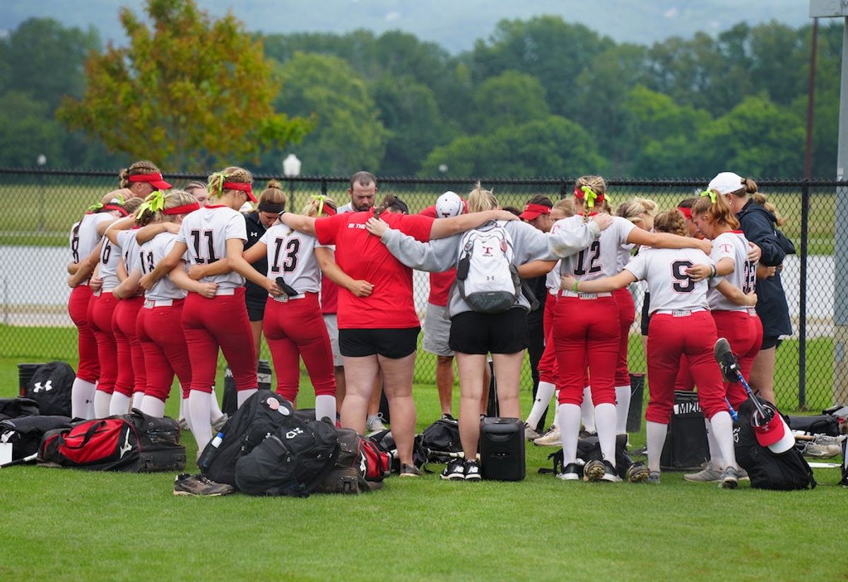 Carrying on the standard: Thompson softball team finishes se...