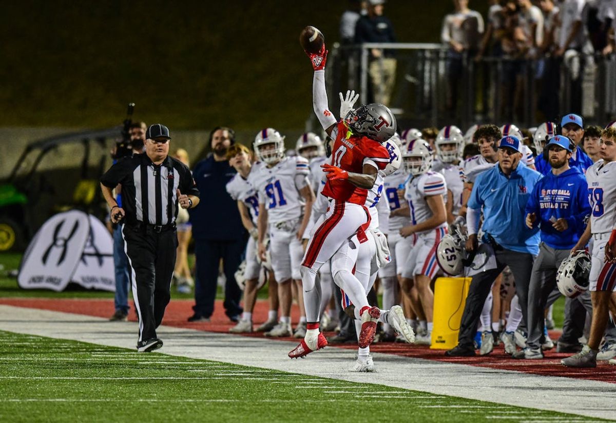 Thompson flips switch at half to beat Vestavia Hills in quarterfinals