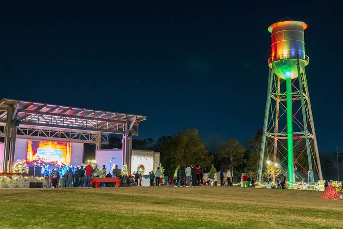 Alabaster hosts fifth annual water tower lighting at new amphitheater