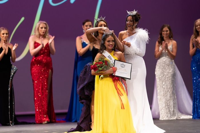 Alana Price, Belle Casey crowned at inaugural Miss Oak Mountain pagean...