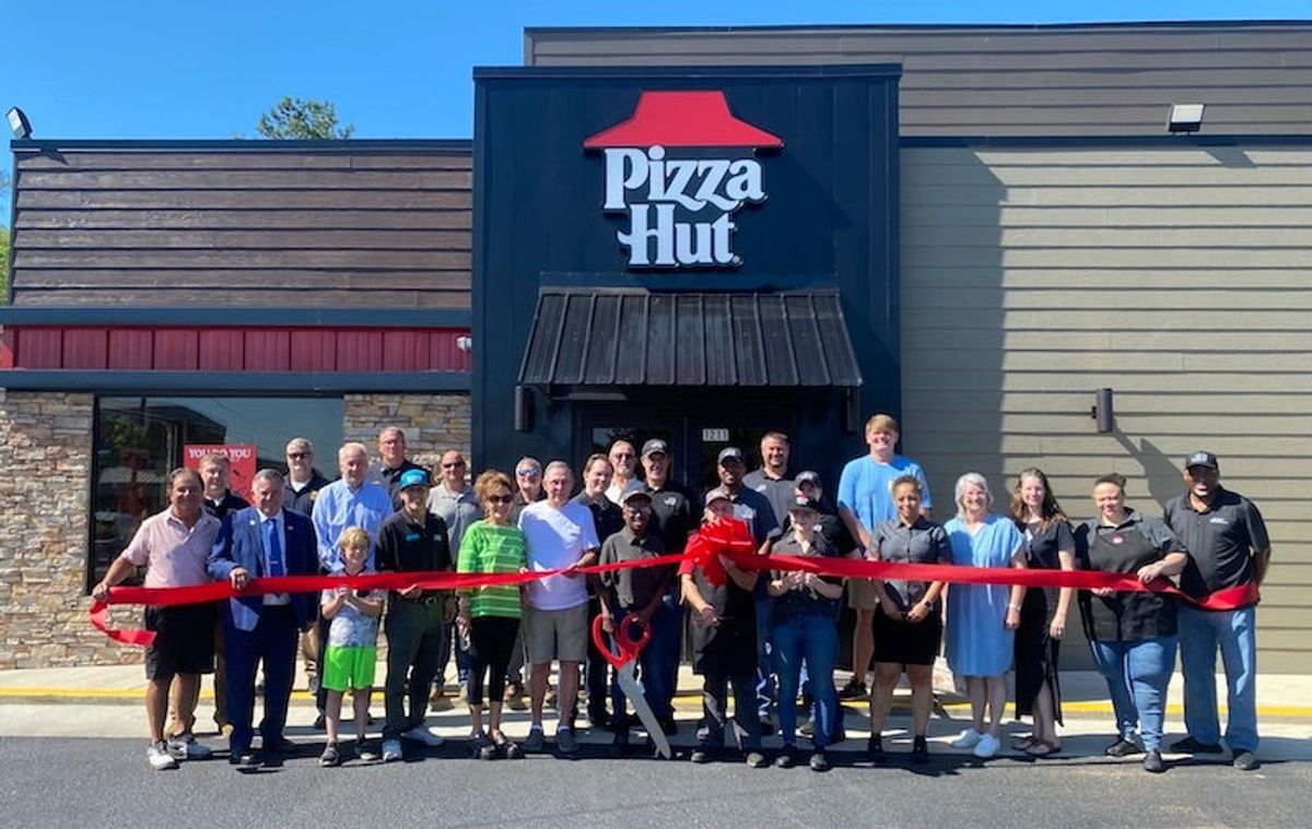 Pizza Hut returns to Clanton with new building, familiar fac...