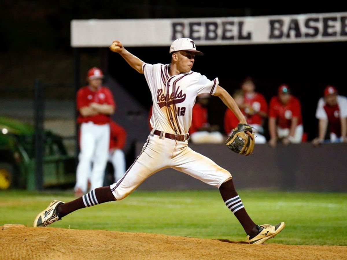 Thorsby continues roll, advances to third round