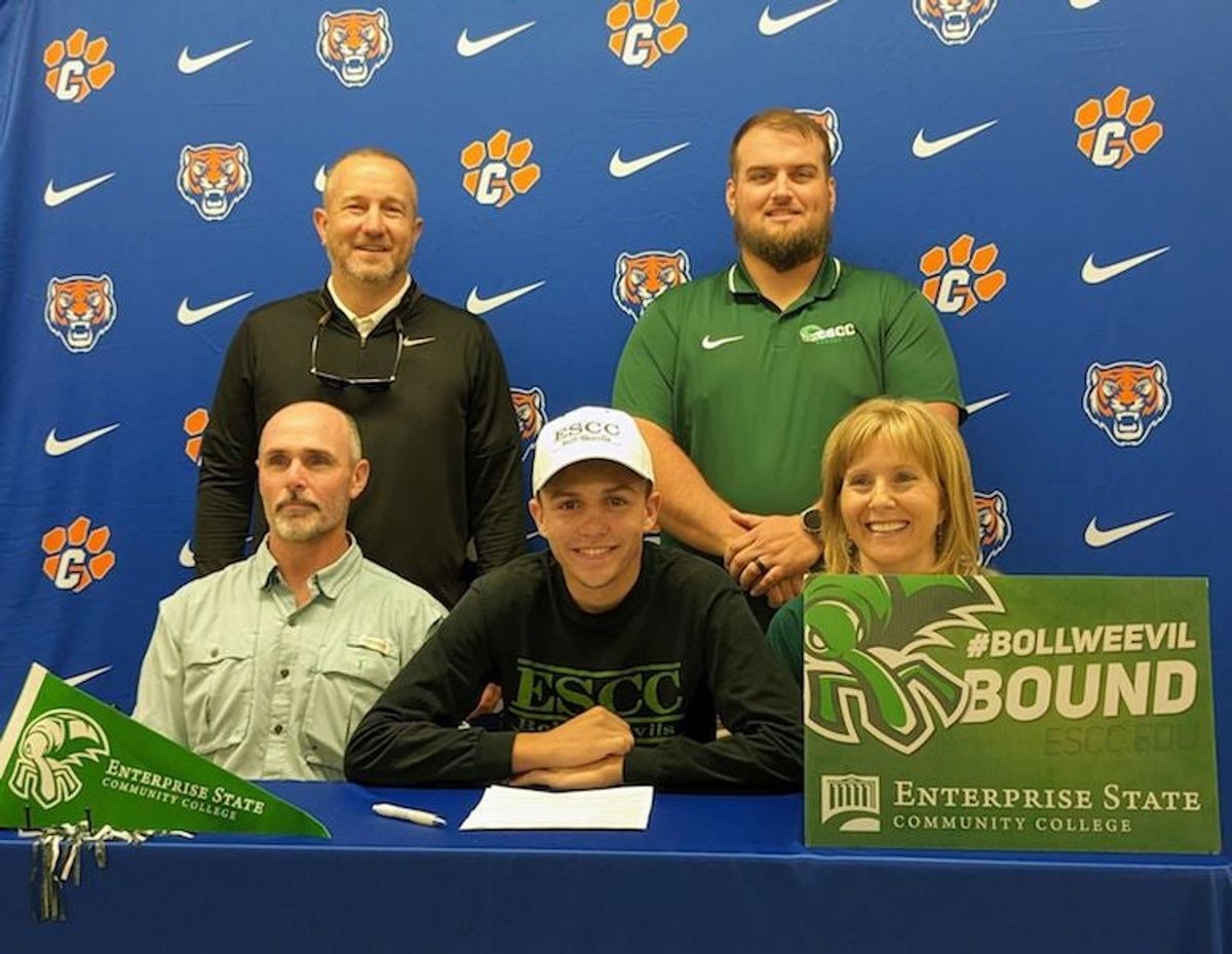 Elmore signs with Enterprise State for soccer