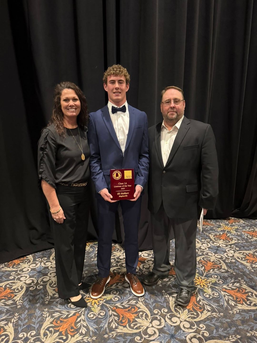 Hubbert named best lineman, wins defensive award for Red Devils