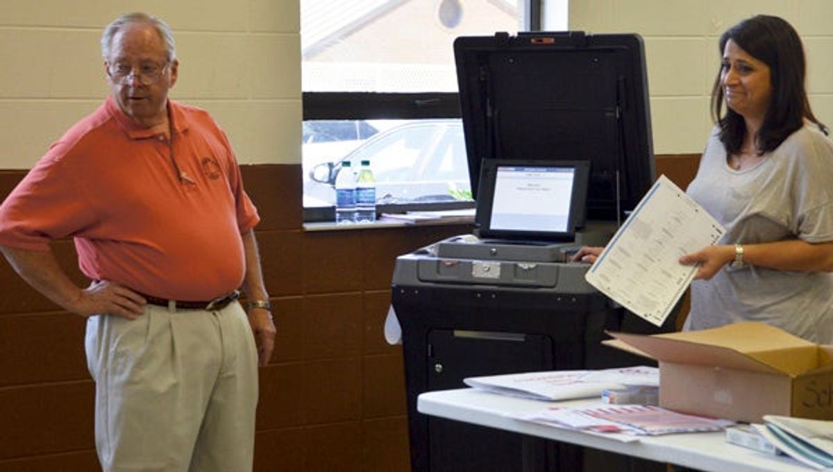 Poll workers receive training on new voting machines
