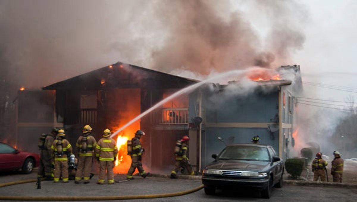 Fire destroys Clanton apartment building