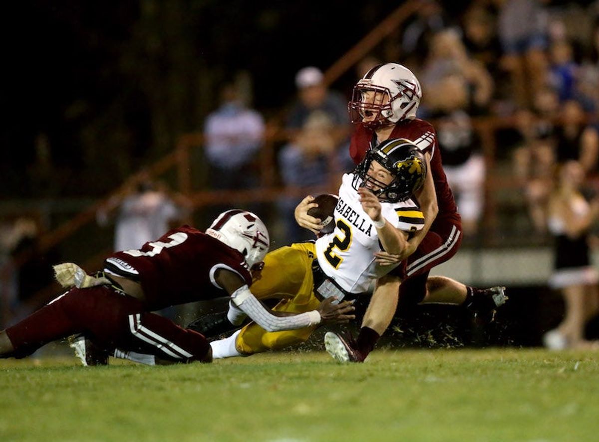 Mustangs out power Red Devils on the road