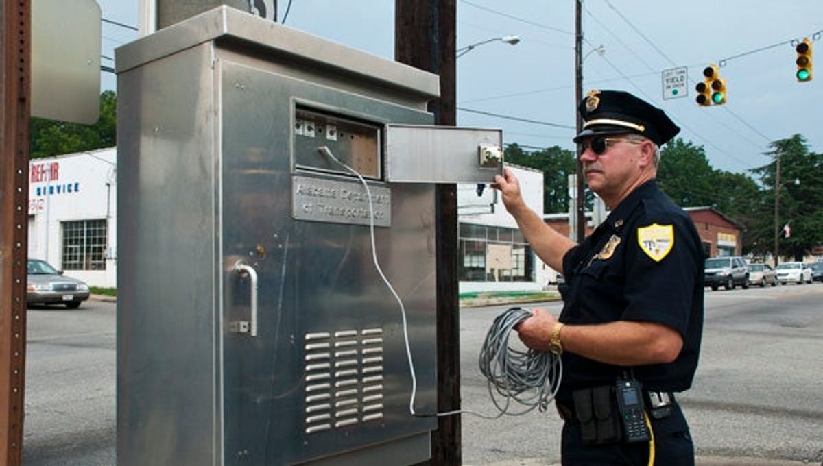 Police can manually control traffic lights