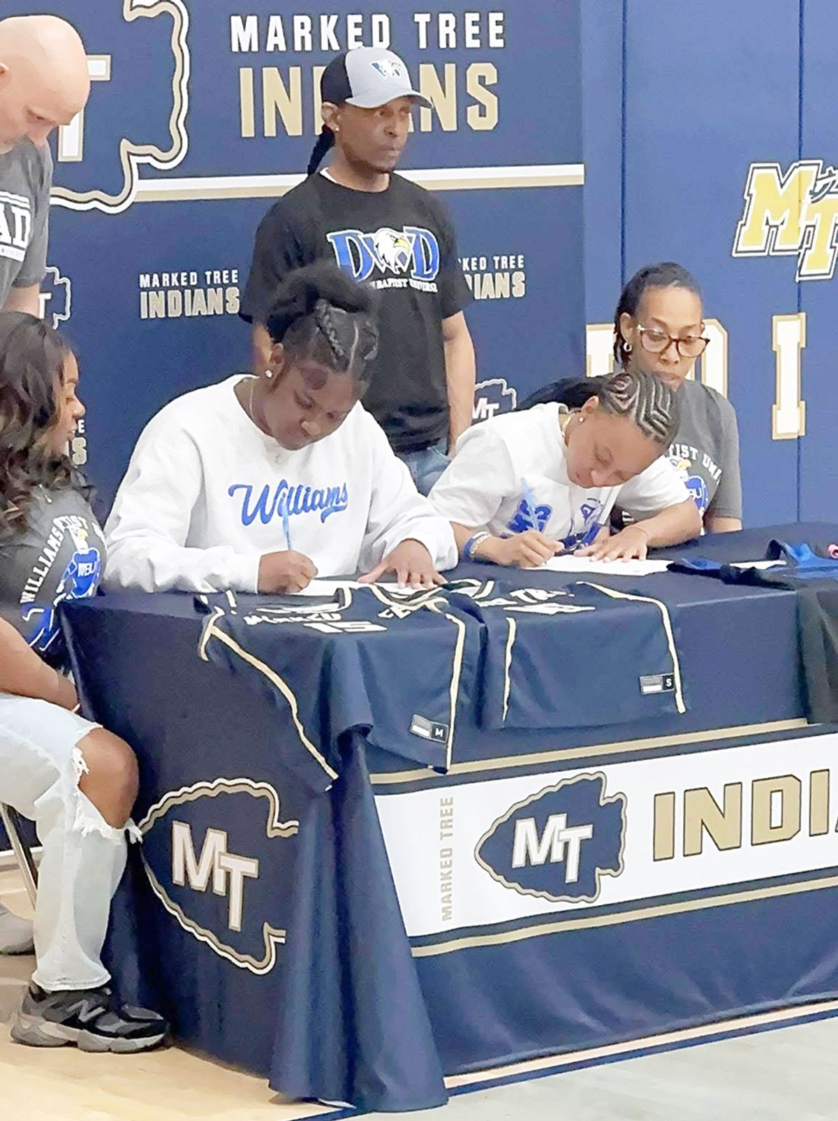 Marked Tree duo signs to play at WBU