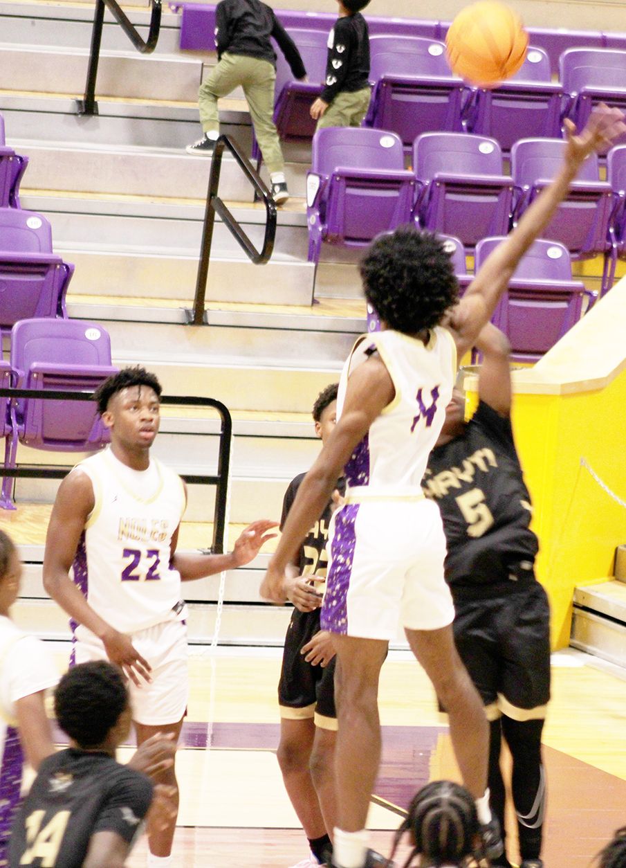 Junior Varsity Seminoles defeat Hayti, 47-43