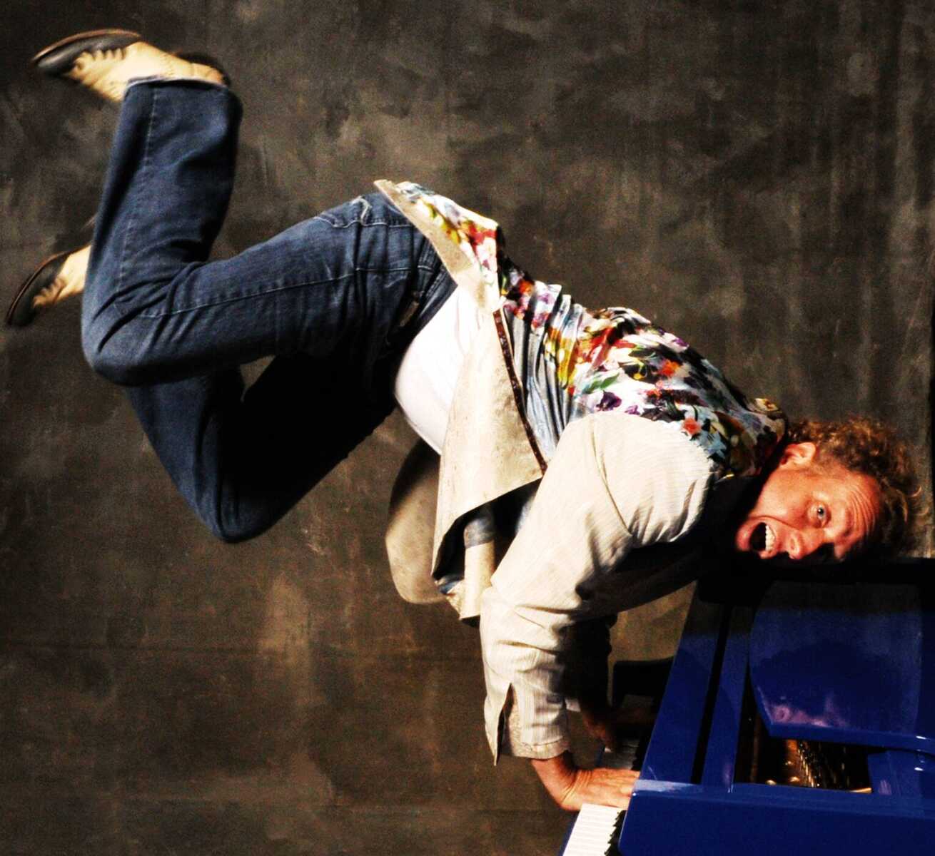 Jason D. Williams to perform