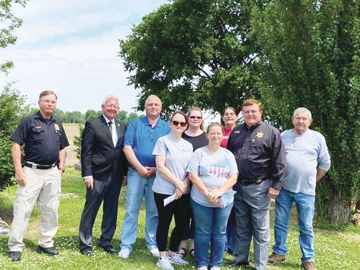 Garden Point Cemetery holds annual Memorial Day Service