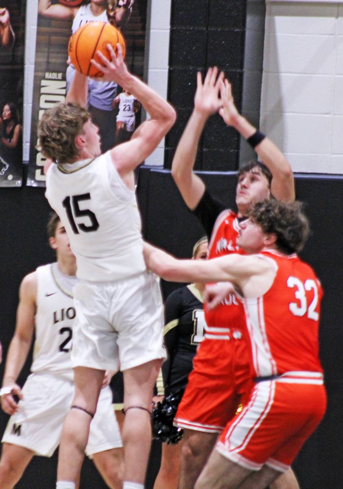 Walnut Ridge upends Manila, 67-64