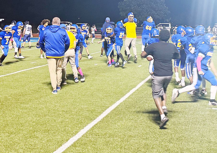Junior Pirates use big fourth quarter to defeat Junior South...