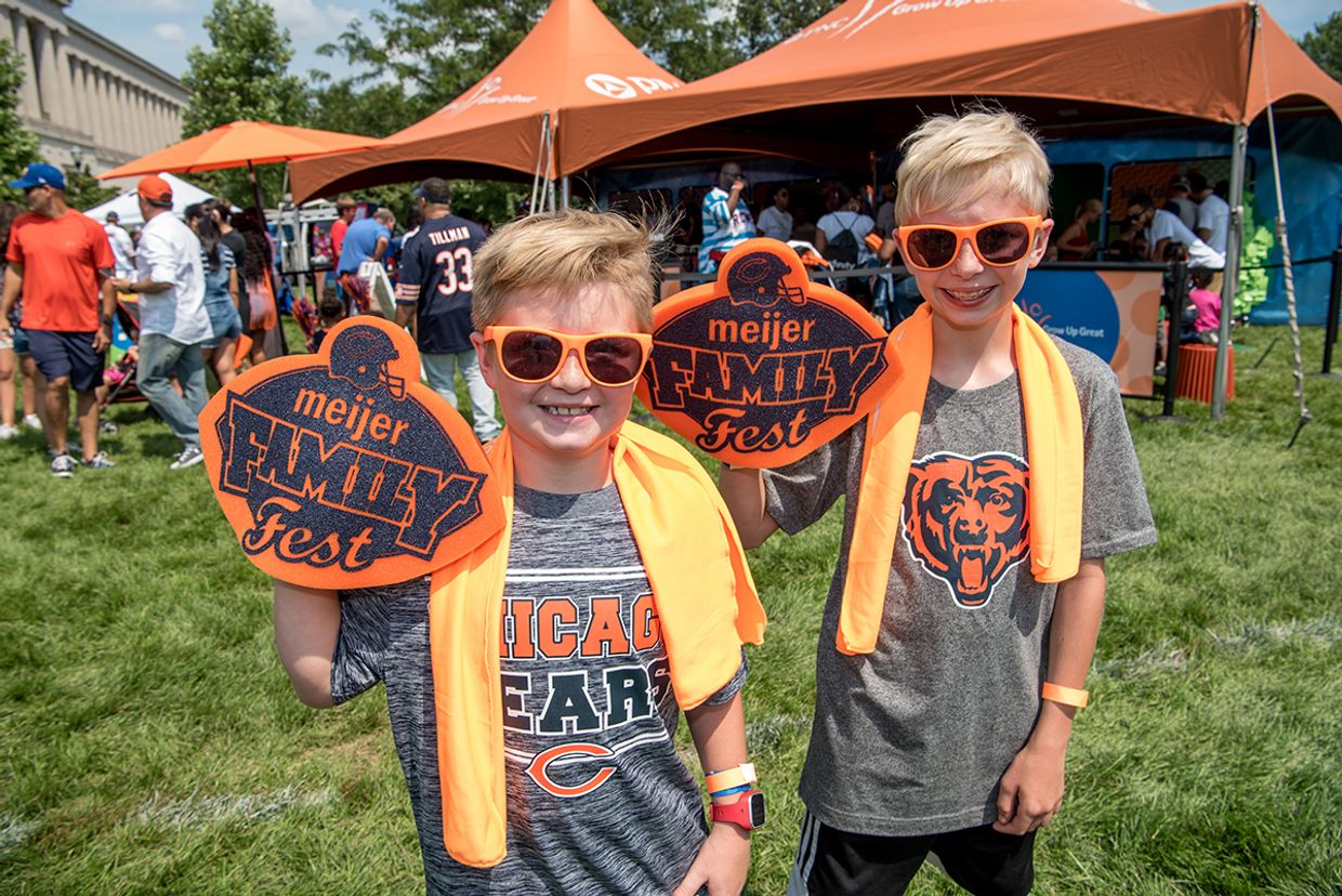 Bear down! 5 spots to find Chicago Bears merchandise for kid...