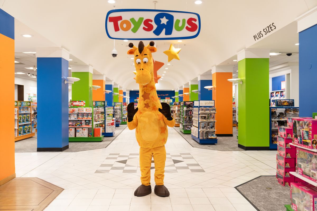 Toys 'R' Us opens at Chicago Premium Outlets: Shopping and a...