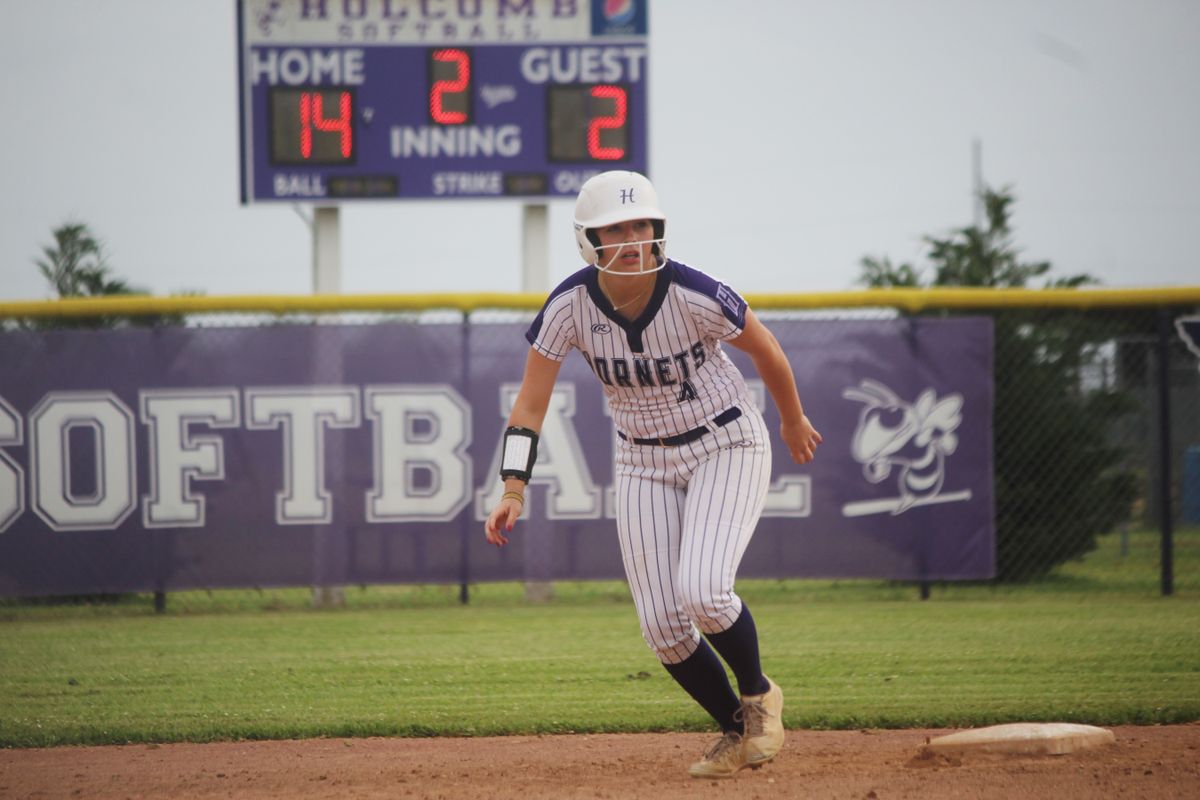 Holcomb Hornets clinch seventh straight Tri-County title