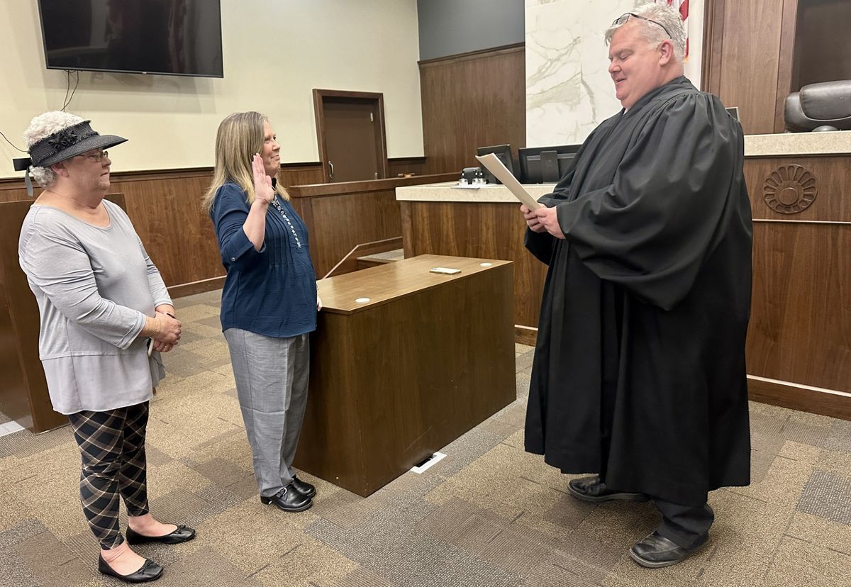 Judy Thompson takes oath as Dunklin County's new collector