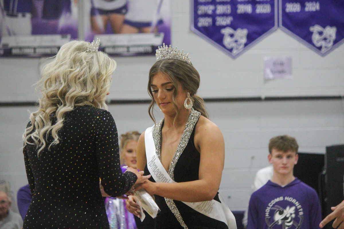 Photo gallery: Ella Lemings crowned Holcomb's 2026 Homecomin...