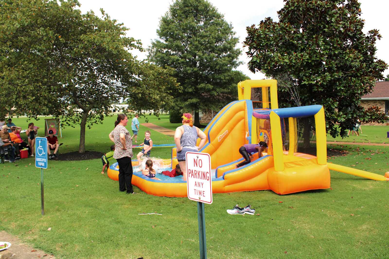 NHC HealthCare holds end of summer celebration