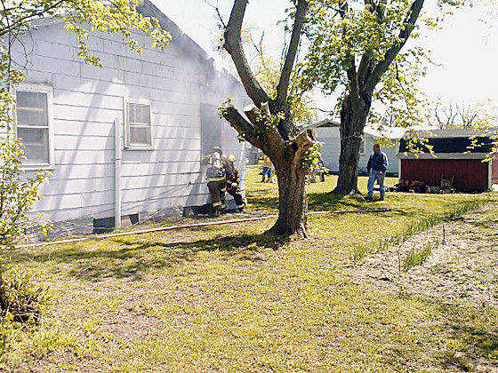 Structure fire at Senath