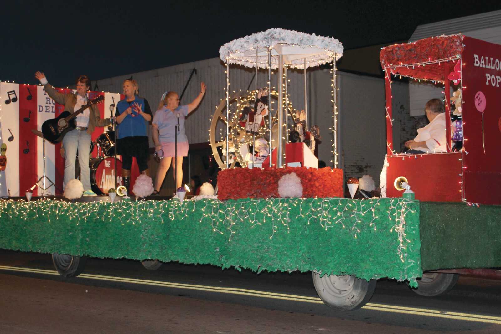 Delta Fair Parade awards float prizes; features several new entries