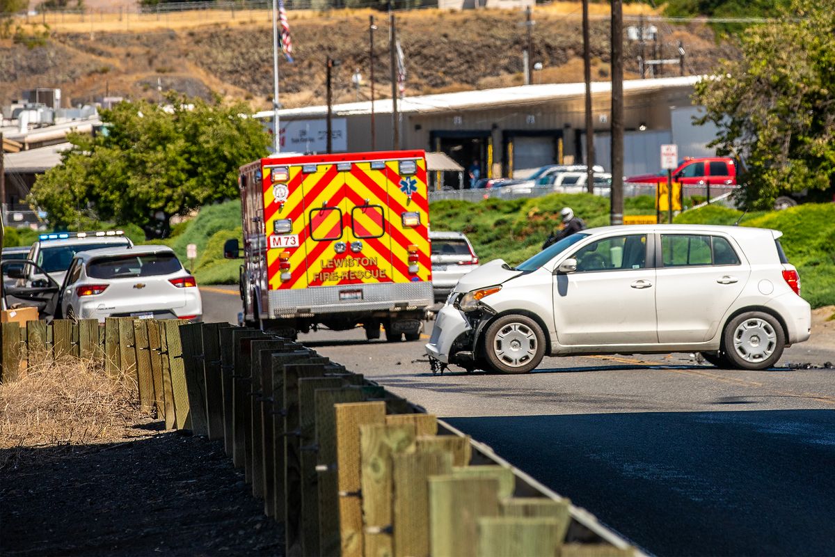 Snake River Avenue crash