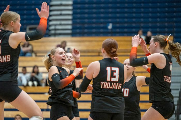Kubs topple Trojan volleyball dynasty at Districts