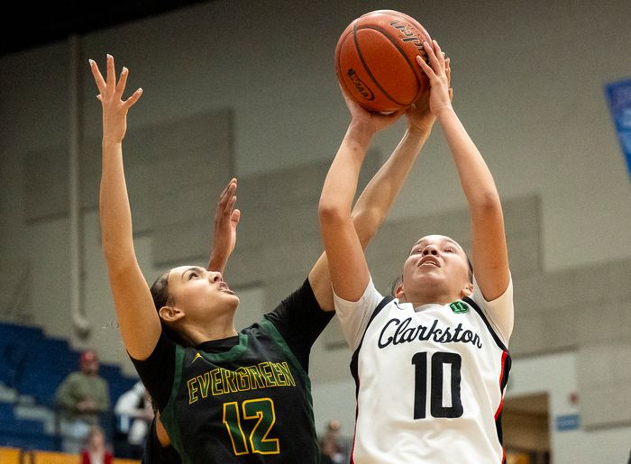 Bantams roll past Evergreen in opening round of Avista tourney