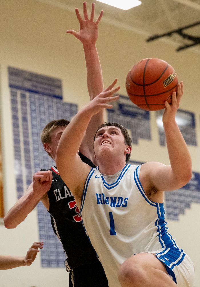 Hounds blitz Bantams in district boys basketball semi